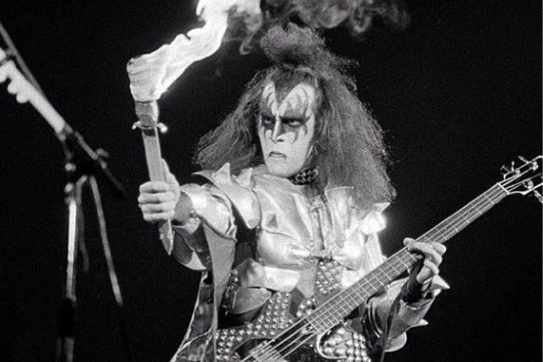 The Story Of How Gene Simmons Discovered Van Halen, Signed Them And ...