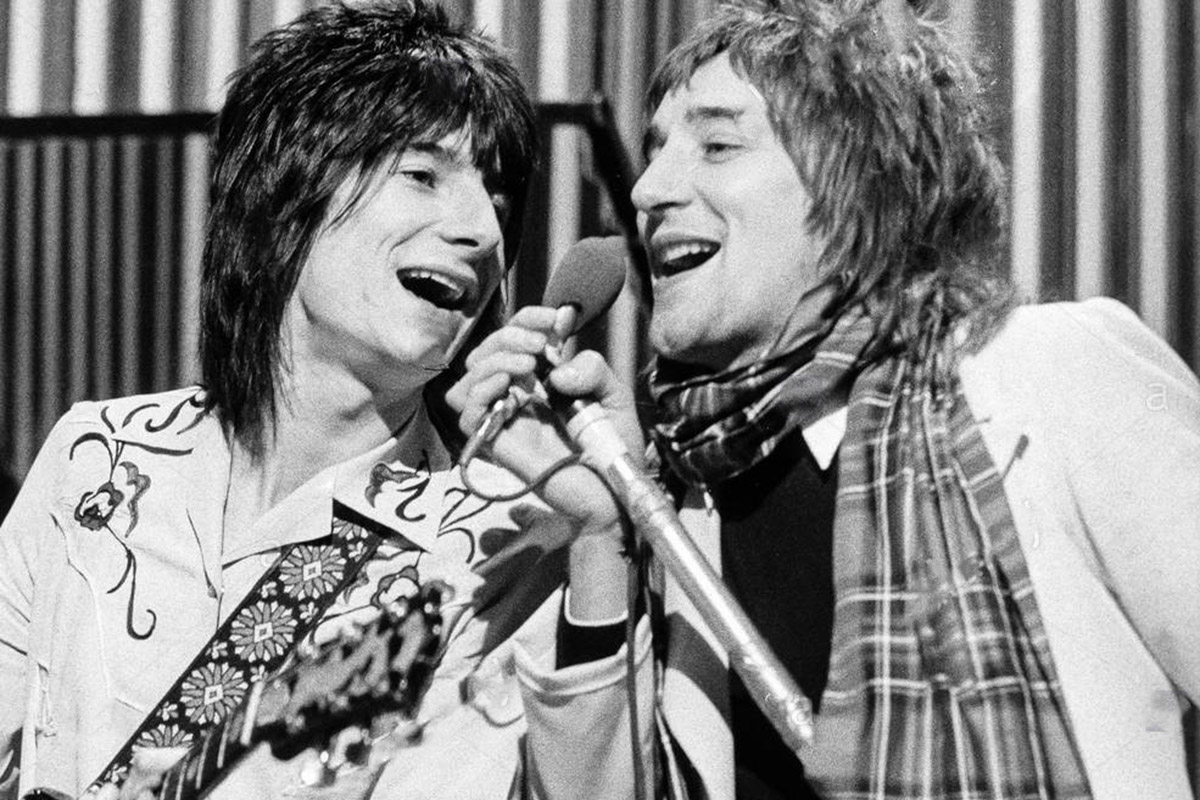 The Time Ronnie Wood And Rod Stewart Came Up With The Most Peculiar Way ...