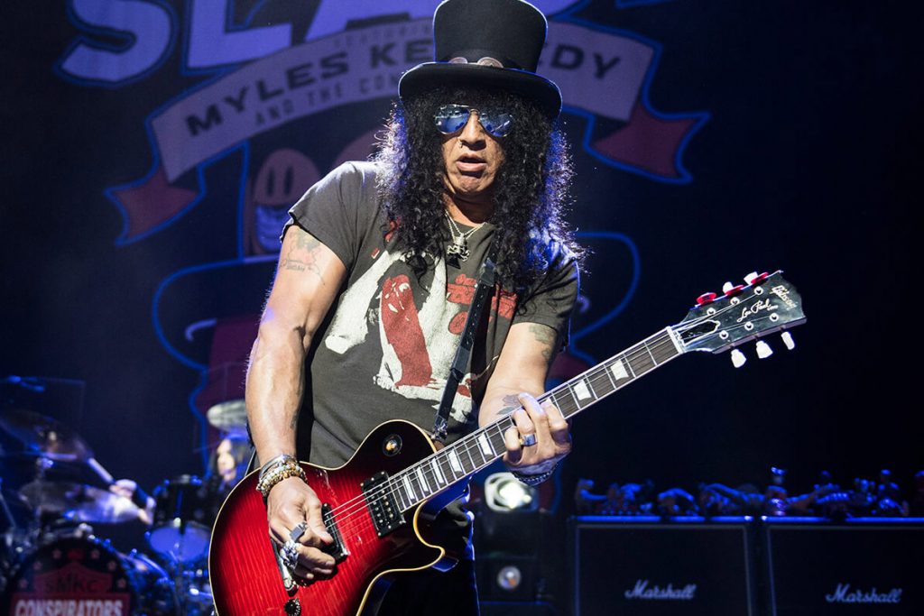 Slash Plays New Guns N' Roses Song During The Recent Soundcheck