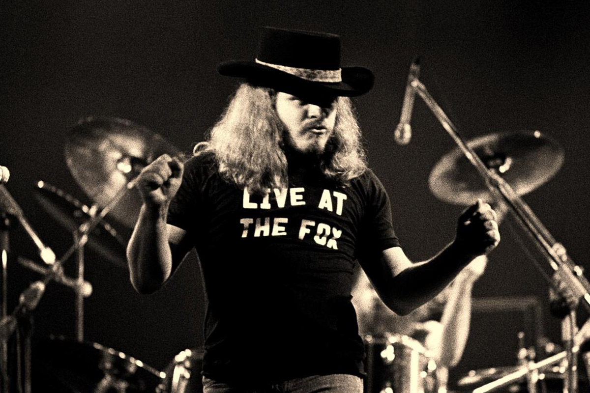 When Lynyrd Skynyrd Members Predicted Plane Crash But Ronnie Van Zandt ...