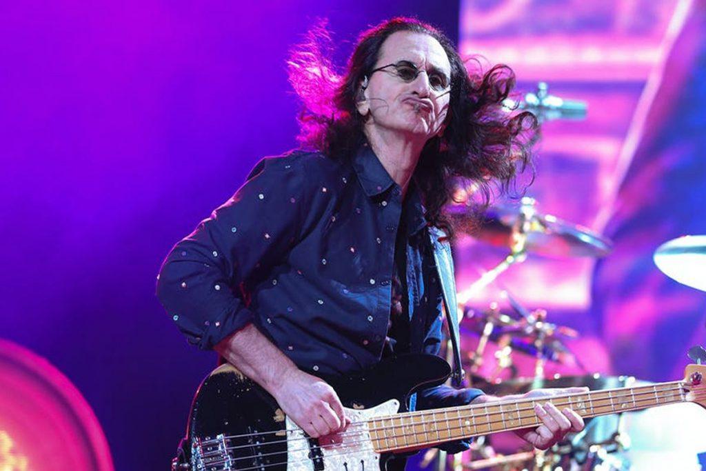 How Geddy Lee Decided To Play Bass In A Rock Trio