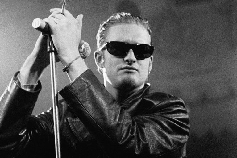 Alice In Chains Reveal Unseen Footage Of Layne Staley From 'Them Bones ...