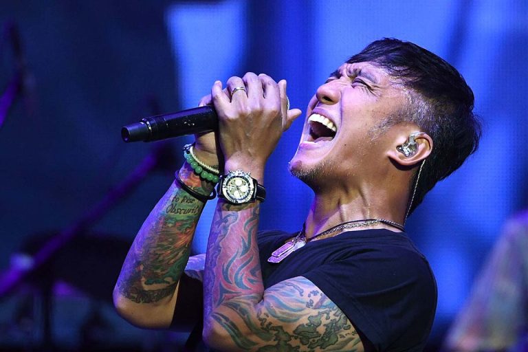 The Story Of Arnel Pineda: From The Streets To The Journey Stage