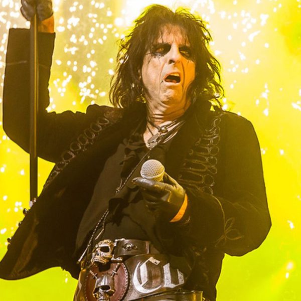 Swollen Teeth News - Rock Celebrities
