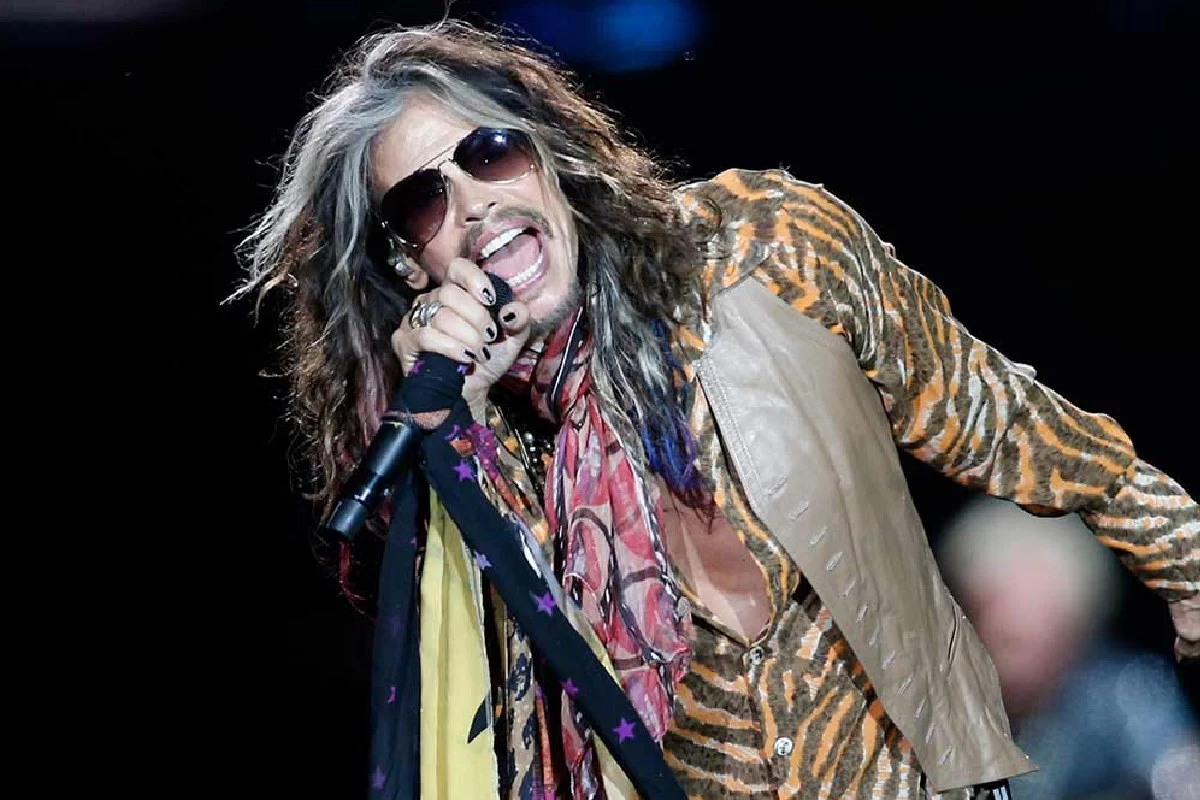 Steven Tyler Resurfaces For The First Time Since Suffering Vocal Injury