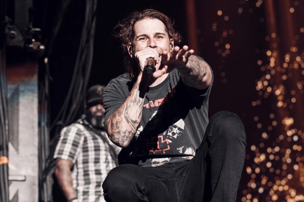 M. Shadows Defends Avenged Sevenfold Over VR Concerts