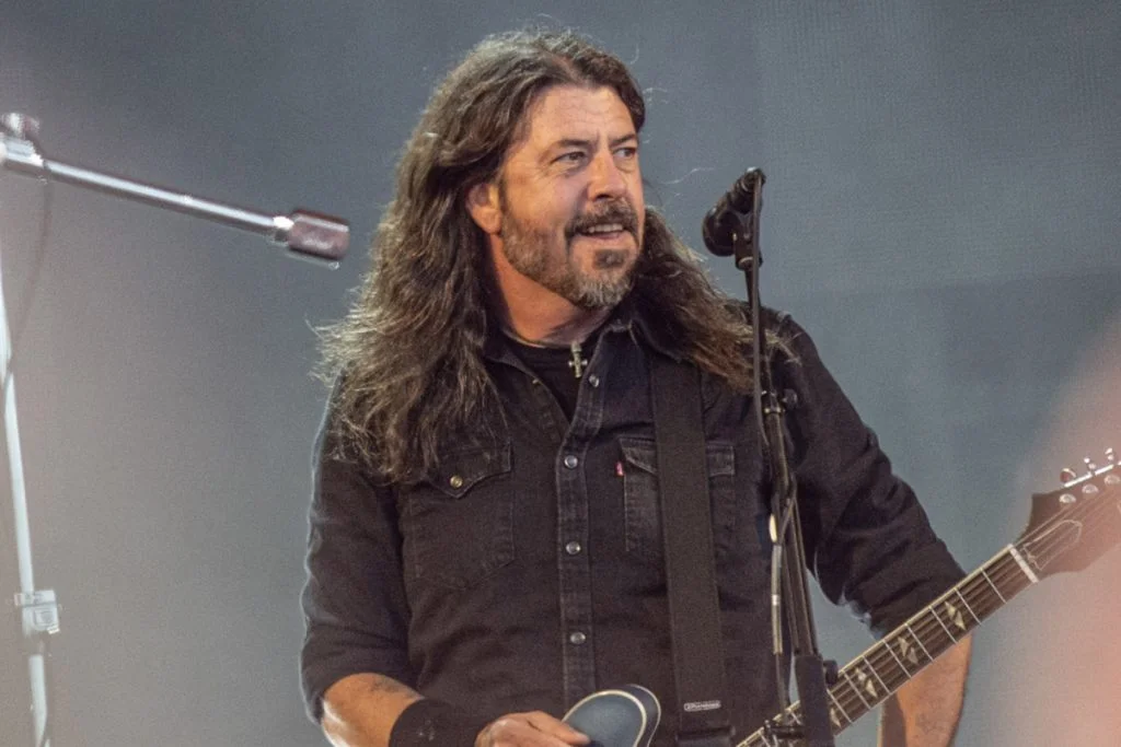 Dave Grohl Keeps His Comeback Flowing With SNL 50th Anniversary Performance