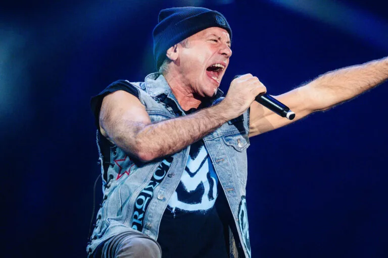 Iron Maiden Enforce Phone-Free Area for Paris Show for Important Reason