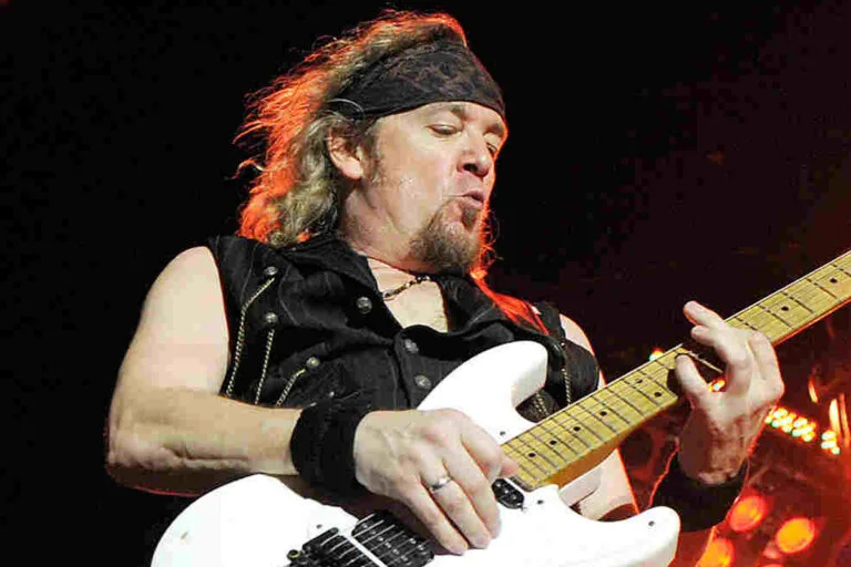 Iron Maiden's Adrian Smith Blasts Bands Canceling Gigs Over Lost Laptops
