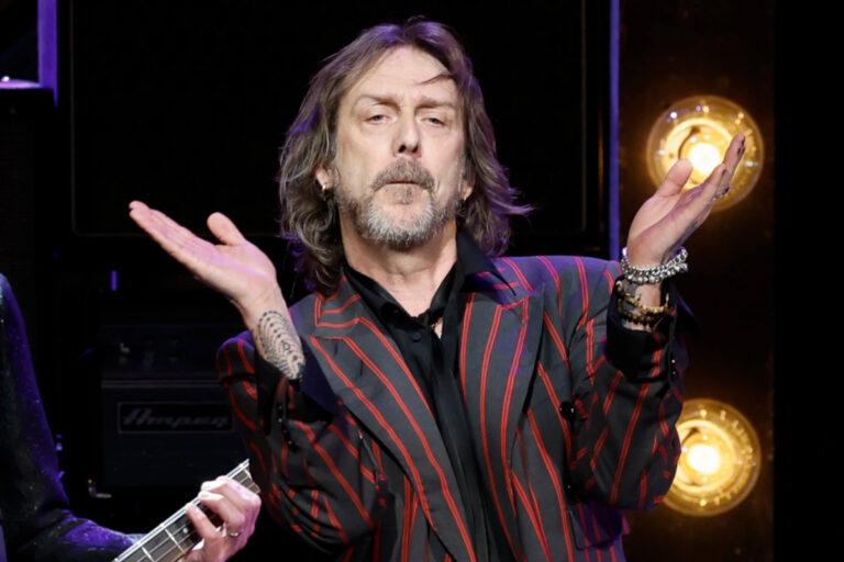 Black Crowes' Chris Robinson Mocks USA Chant at Live Show, Fans Leave ...